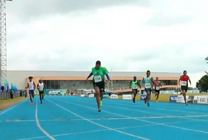 Jovem disputa prova de atletismo descalço e se classifica para final ...