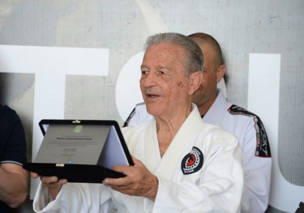 Referência do jiu-jitsu brasileiro, Robson Gracie morre aos 88 anos ...